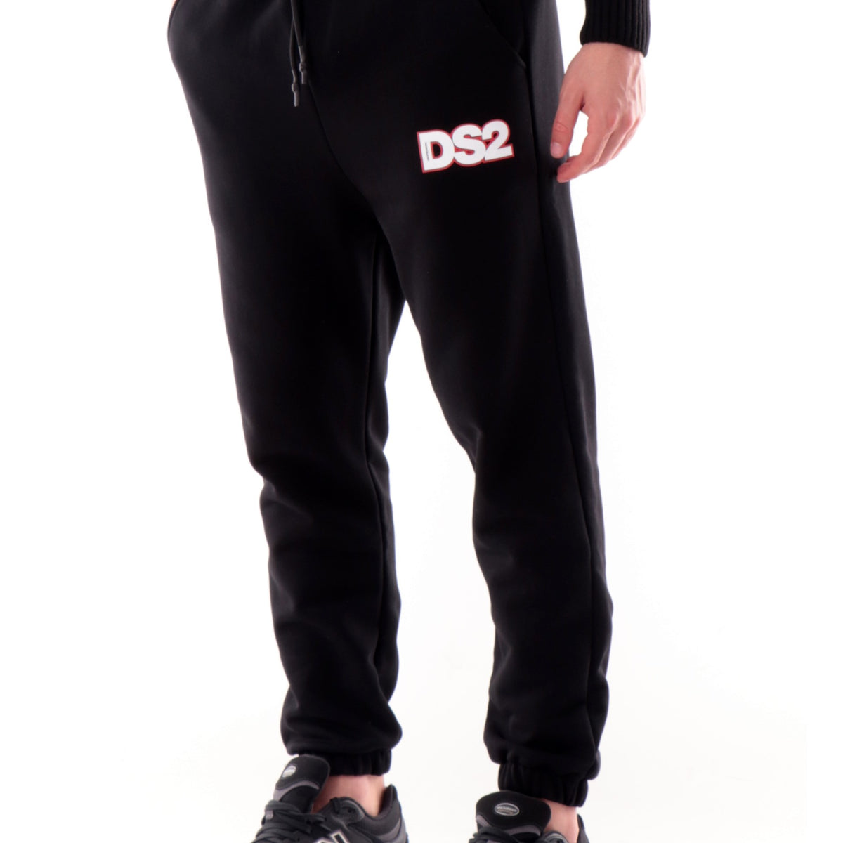 Pantaloni tuta DS2 neri da uomo con maxi logo DS2 rosso FW25236 – Sir126